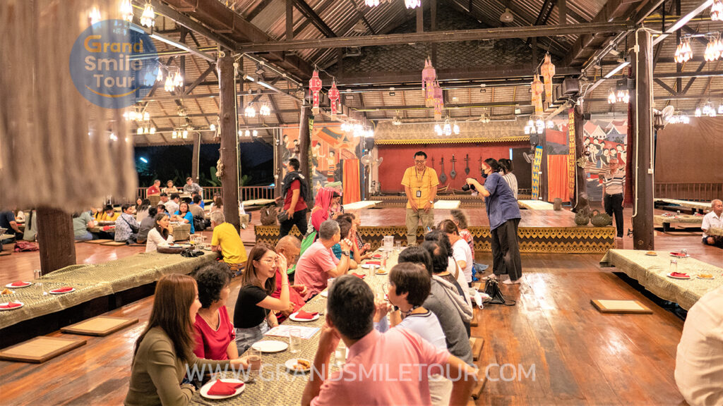 “KHANTOKE” LANNA – NORTHERN Traditional Dinner in Chiang Mai – Grand ...
