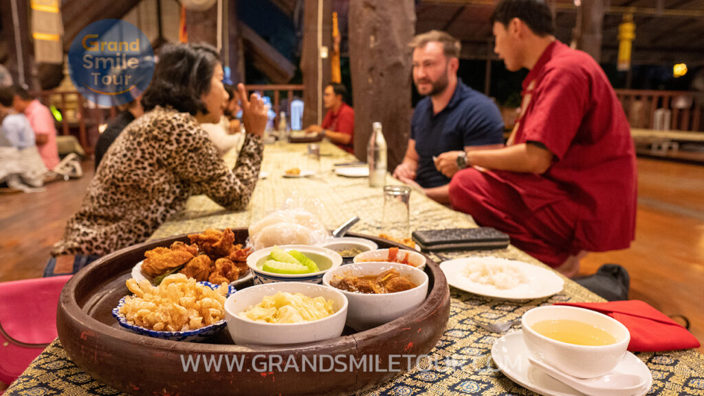 “KHANTOKE” LANNA – NORTHERN Traditional Dinner in Chiang Mai – Grand ...