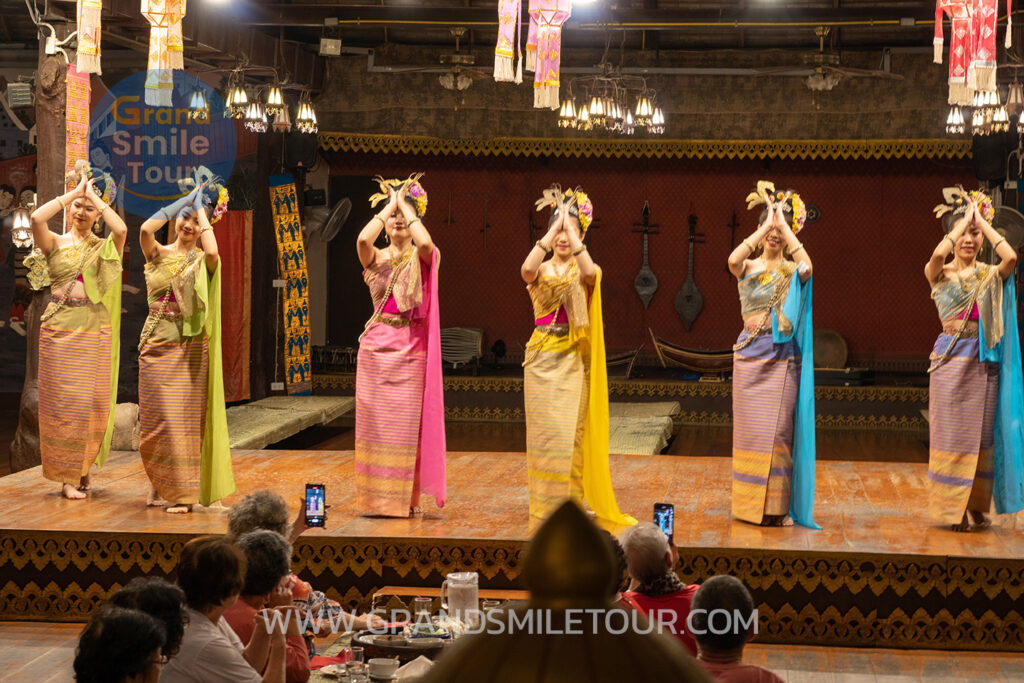 “KHANTOKE” LANNA – NORTHERN Traditional Dinner in Chiang Mai – Grand ...