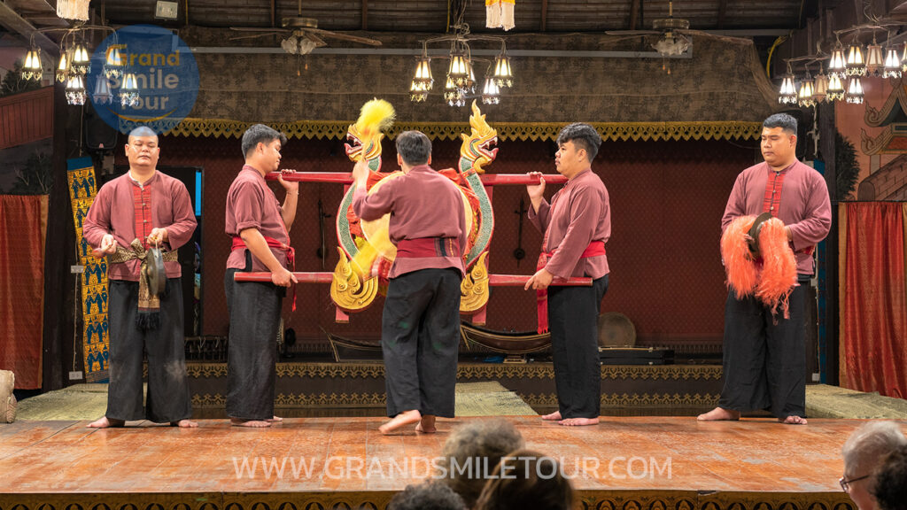“KHANTOKE” LANNA – NORTHERN Traditional Dinner in Chiang Mai – Grand ...