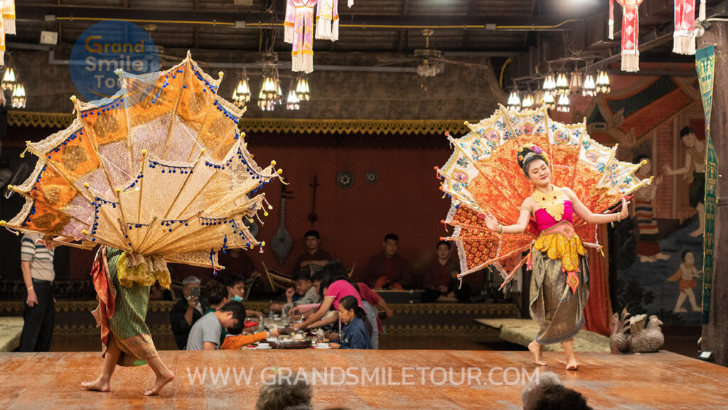 “KHANTOKE” LANNA – NORTHERN Traditional Dinner in Chiang Mai – Grand ...
